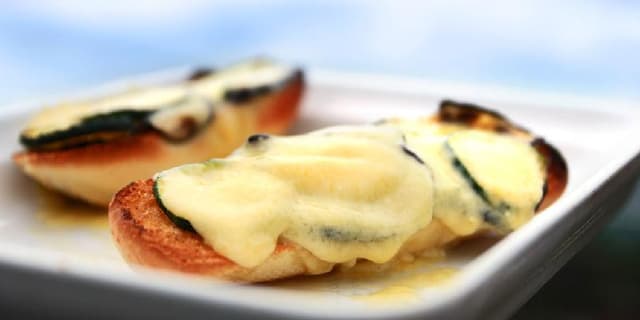 Snacks med squash og smelta ost - Oppskrifter